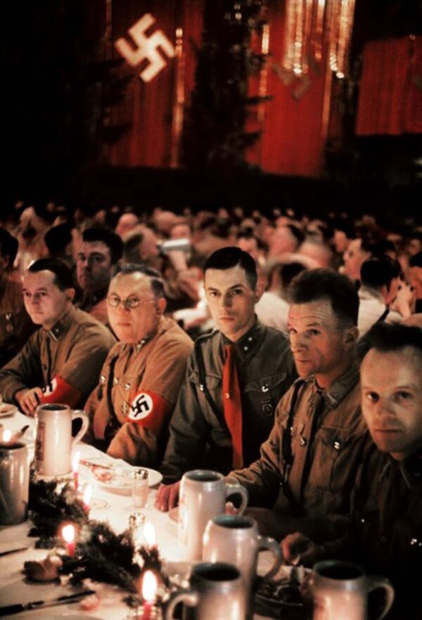 Inside A Nazi Christmas Party Hosted By Adolf Hitler, 1941 – Nzeora